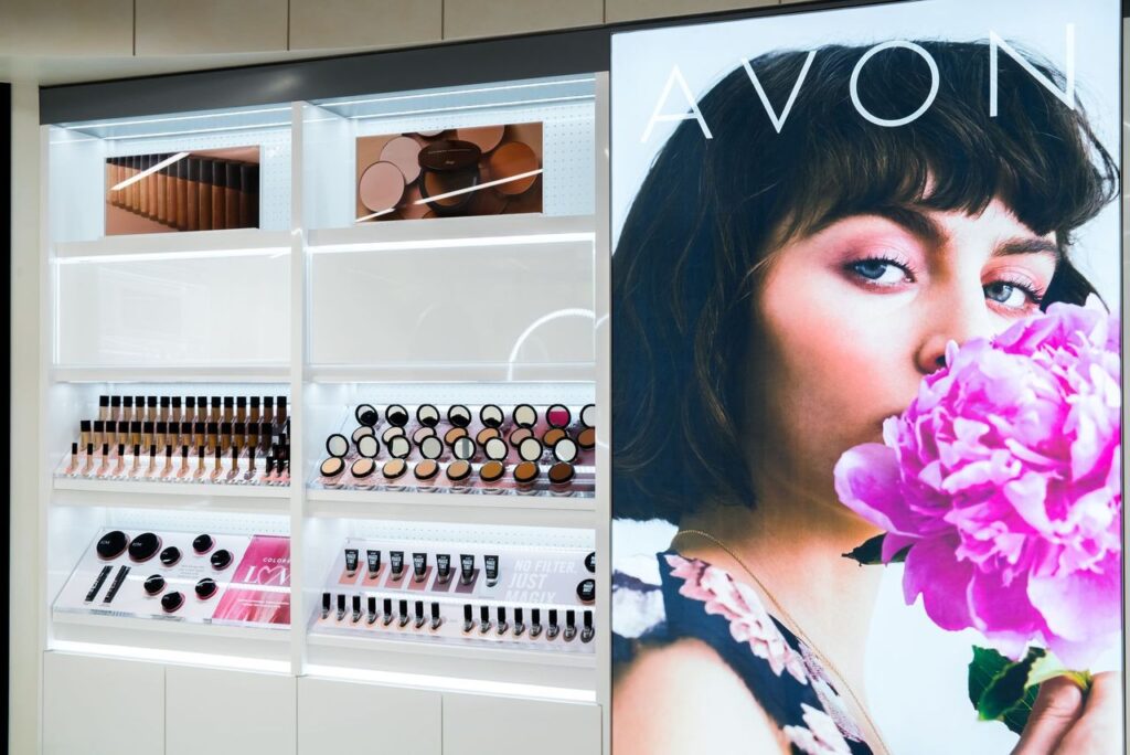 Avon Opens Flagship in Los Angeles - Cosmetic Executive Women
